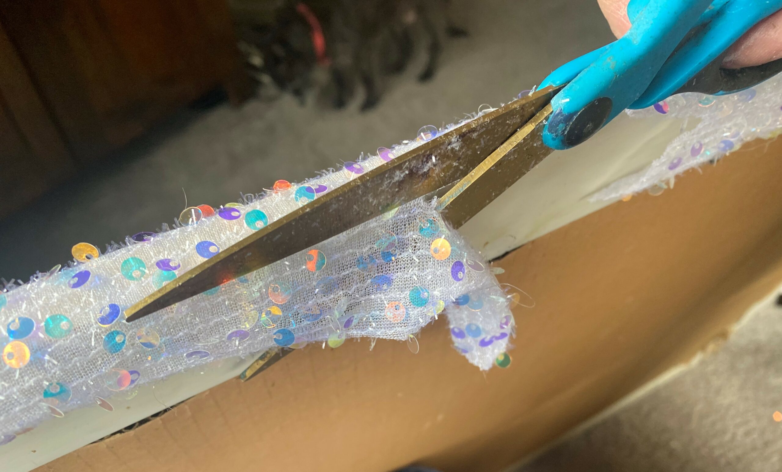 DIY: Give a Mirror the Royal Treatment With a “Frozen” Transformation ...