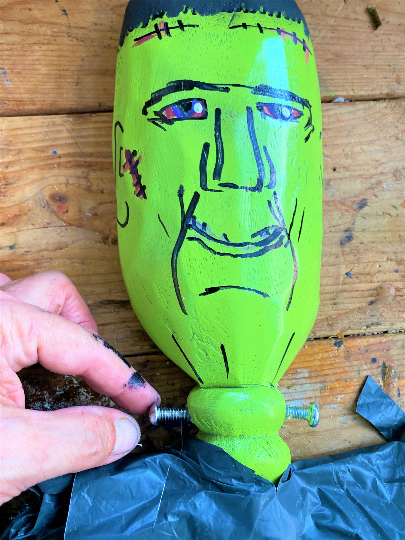 DIY: Serve Up Heaps of Fun When Upcycling Extra-Large Wooden Spoons ...